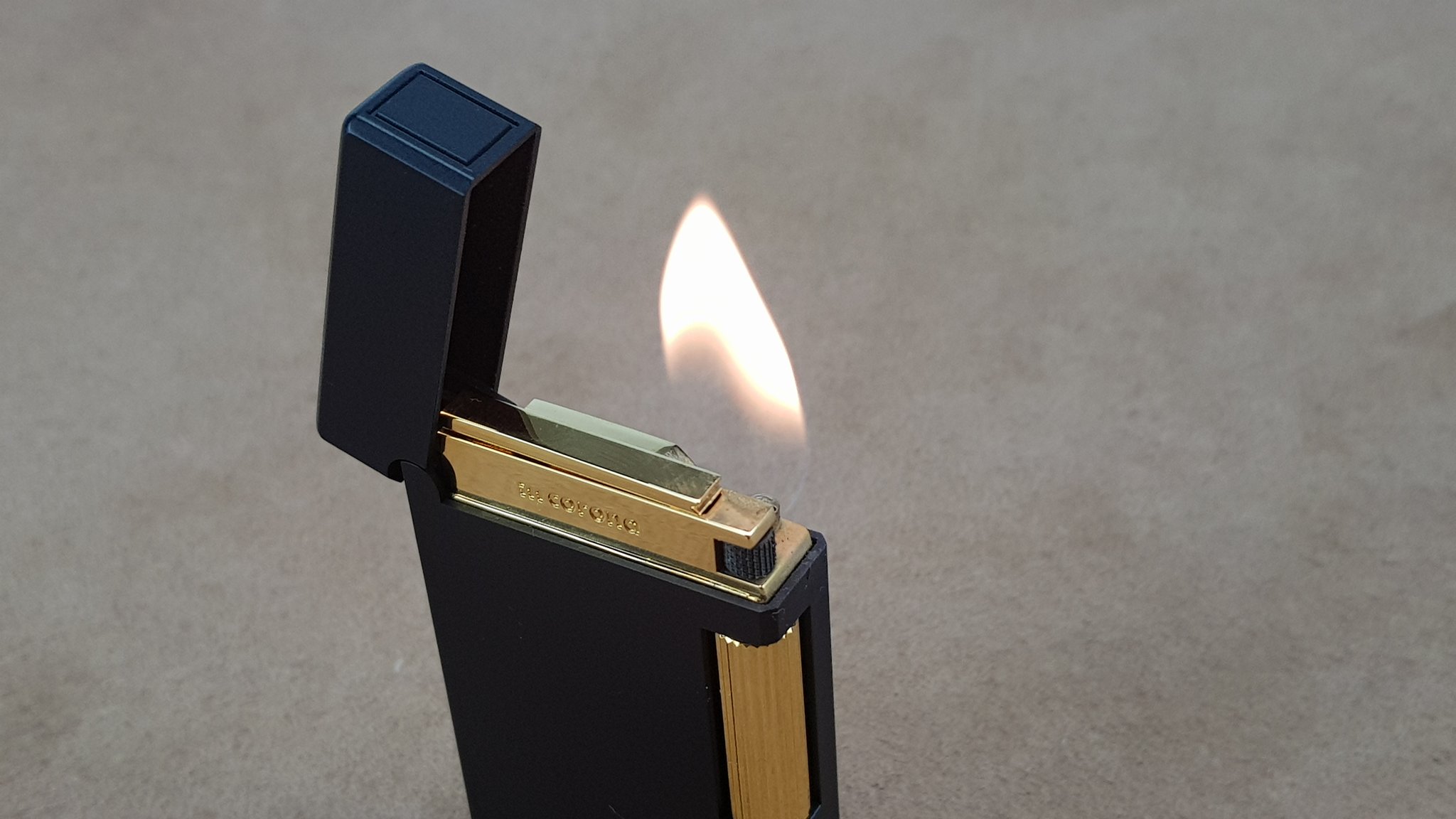 IM Corona Double Corona Lighter (69-9111G) Vergoldetes Messing/ schwarz ...